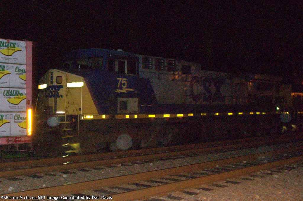 CSX SD70AC 4763 trails an ES44AH on Q417-17